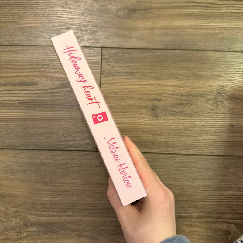 Hideaway Heart by Melanie Harlow, Paperback | Pangobooks