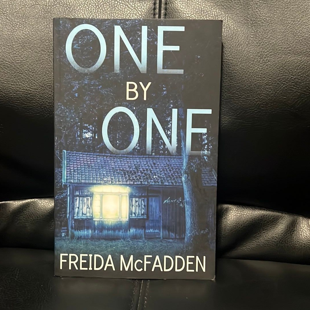 One By One by Freida McFadden, Paperback | Pangobooks