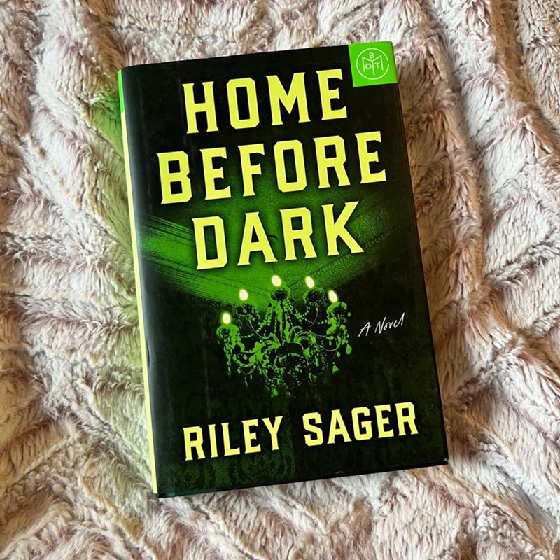 Home Before Dark by Riley Sager, Hardcover | Pangobooks