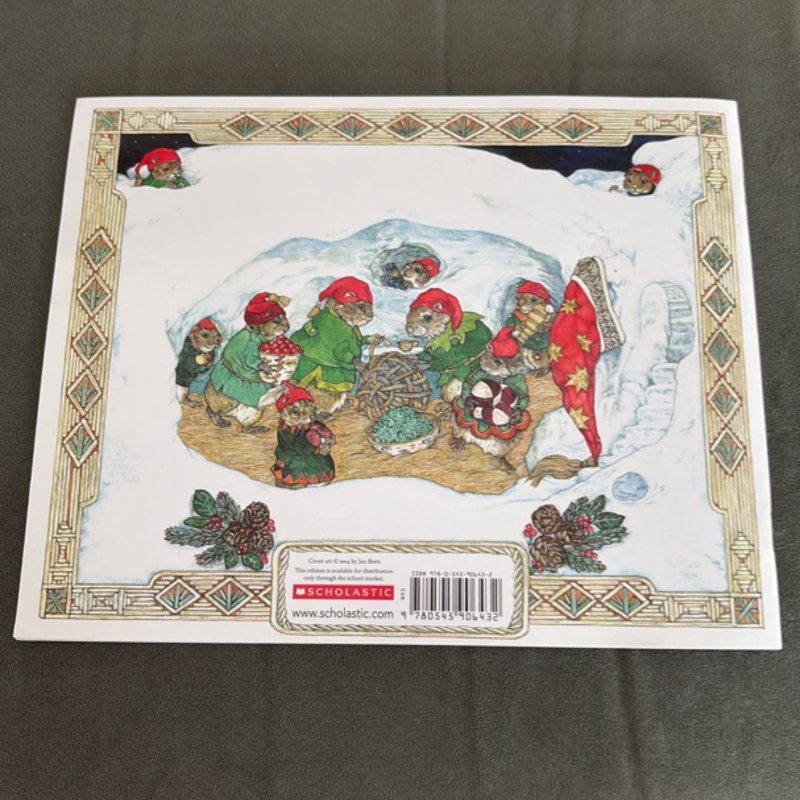 The Animals’ Santa by Jan Brett, Paperback | Pangobooks