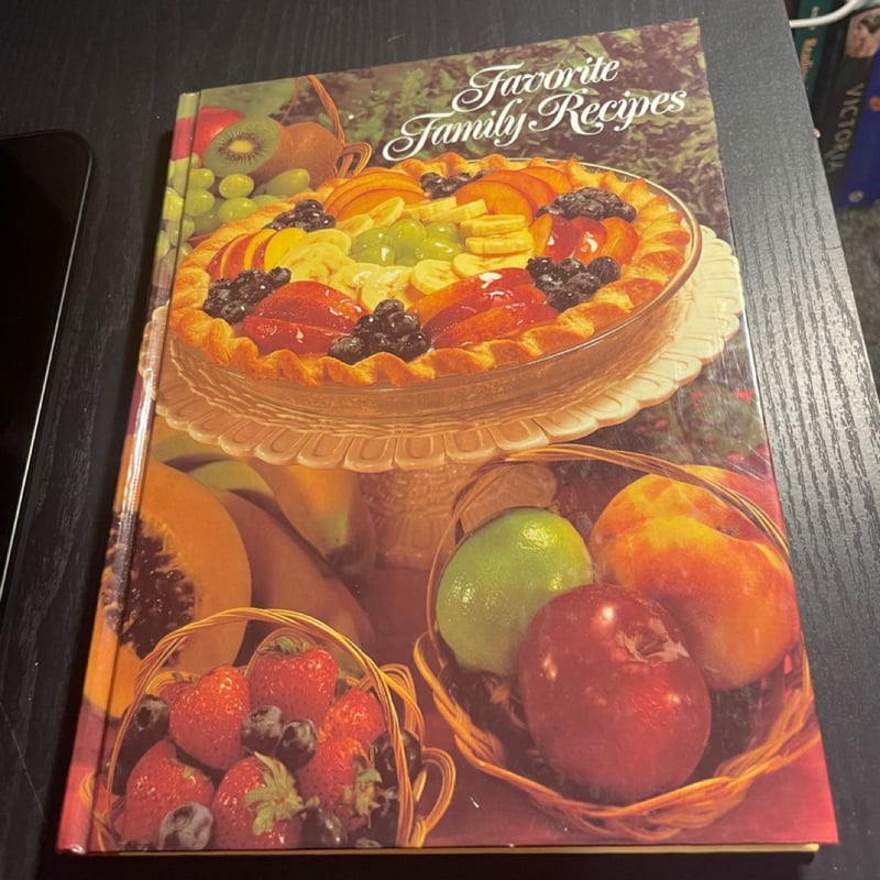 Favorite family recipes by Heritage house, Hardcover | Pangobooks