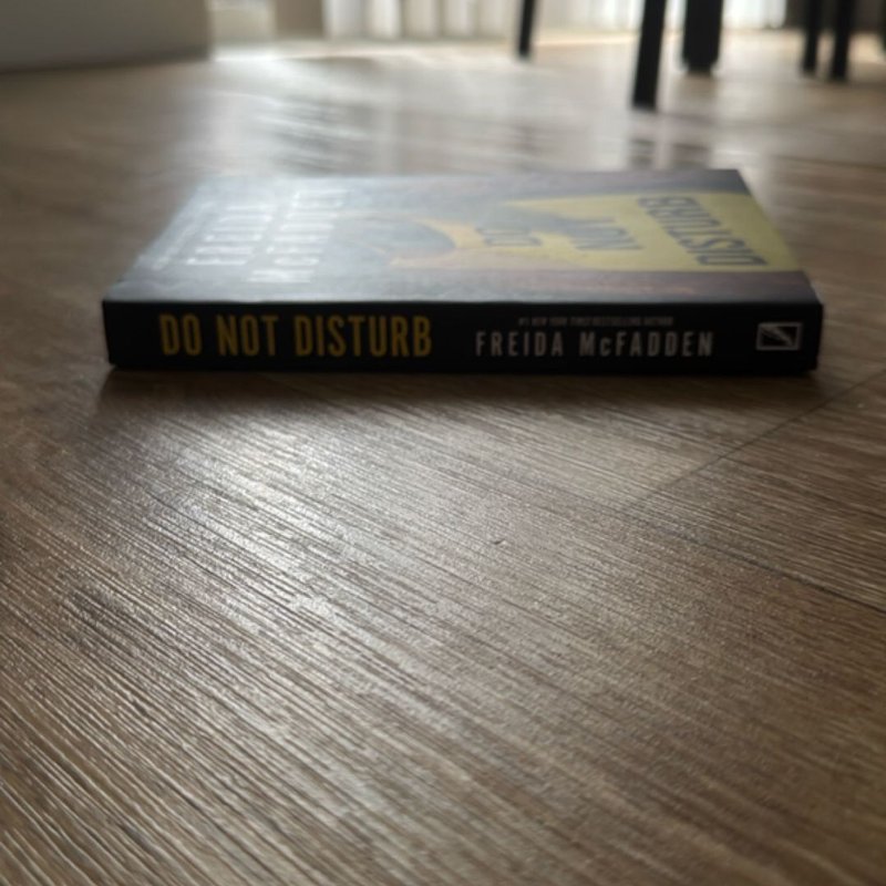 Do Not Disturb by Freida McFadden, Paperback | Pangobooks