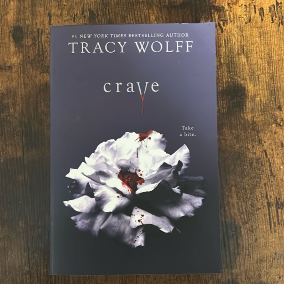 Crave by Tracy Wolff, Paperback | Pangobooks