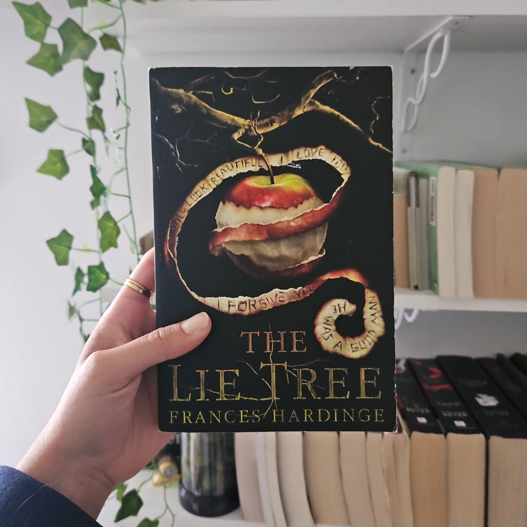 The Lie Tree by Frances Hardinge, Paperback | Pangobooks