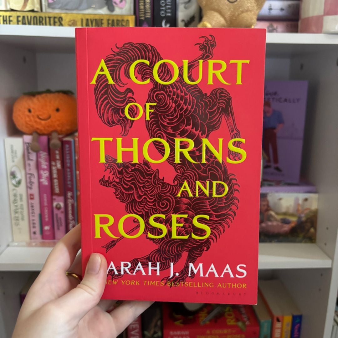 A Court of Thorns and Roses by Sarah J. Maas, Paperback | Pangobooks
