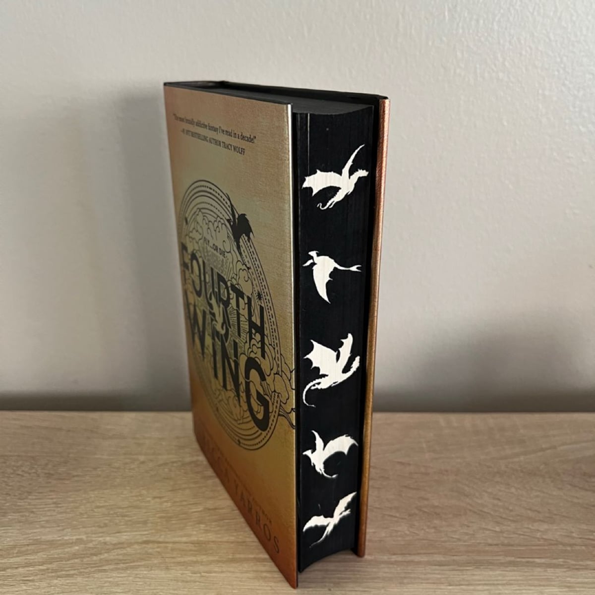 Fourth Wing by Rebecca Yarros, Hardcover | Pangobooks