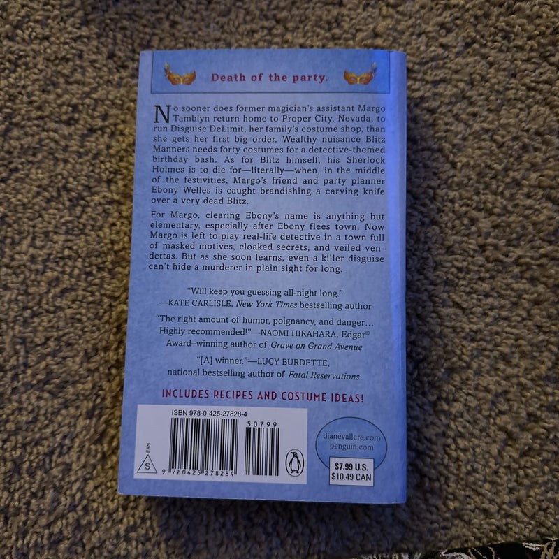 A Disguise to Die For by Diane Vallere, Paperback | Pango Books