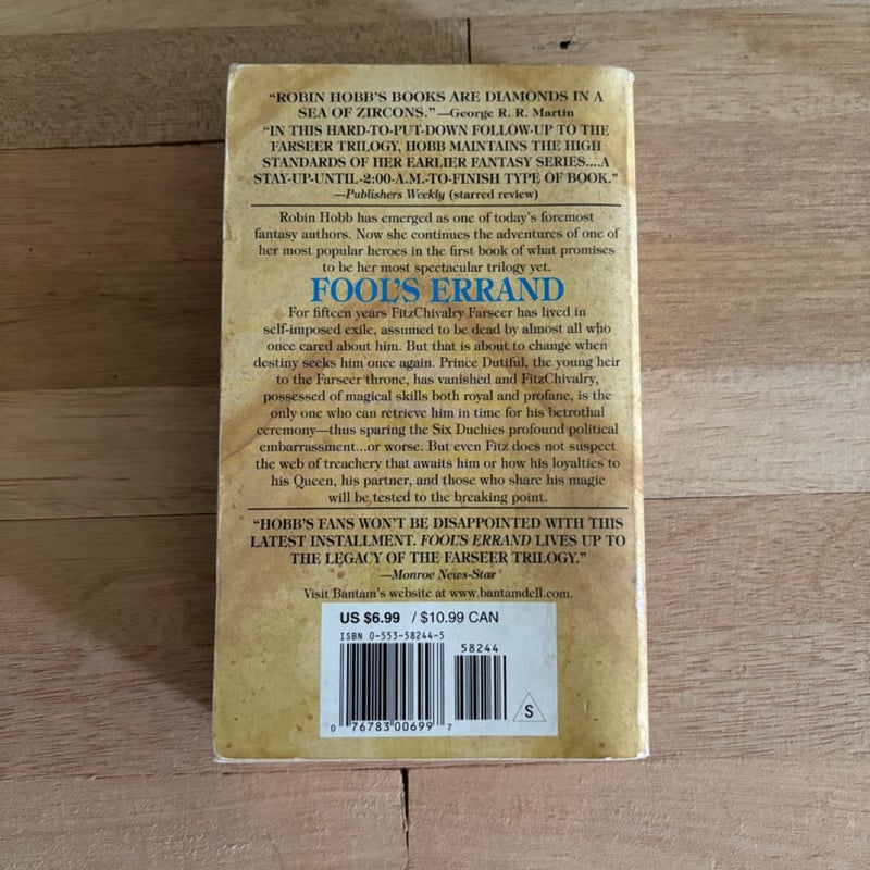 Fool’s Errand by Robin Hobb, Paperback | Pangobooks