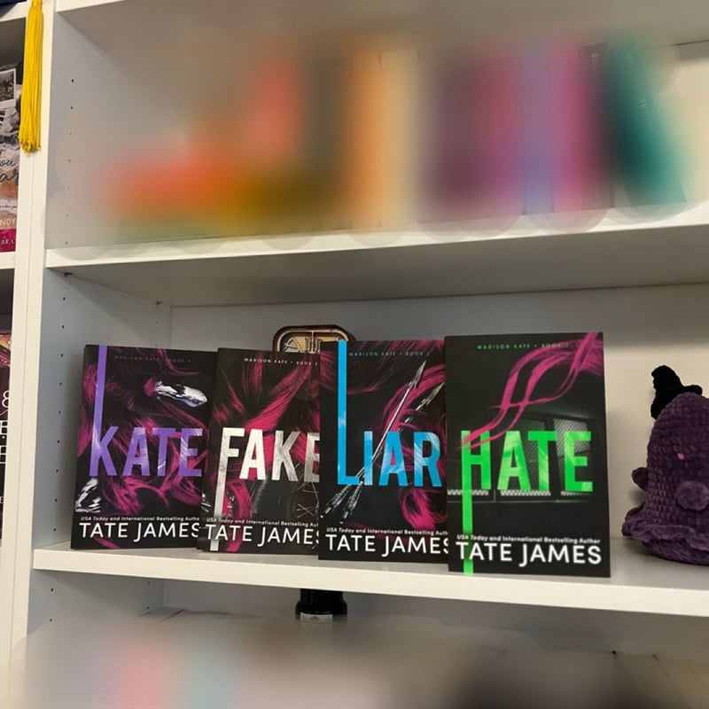 SIGNED. Madison Kate series by Tate James , Paperback | Pangobooks