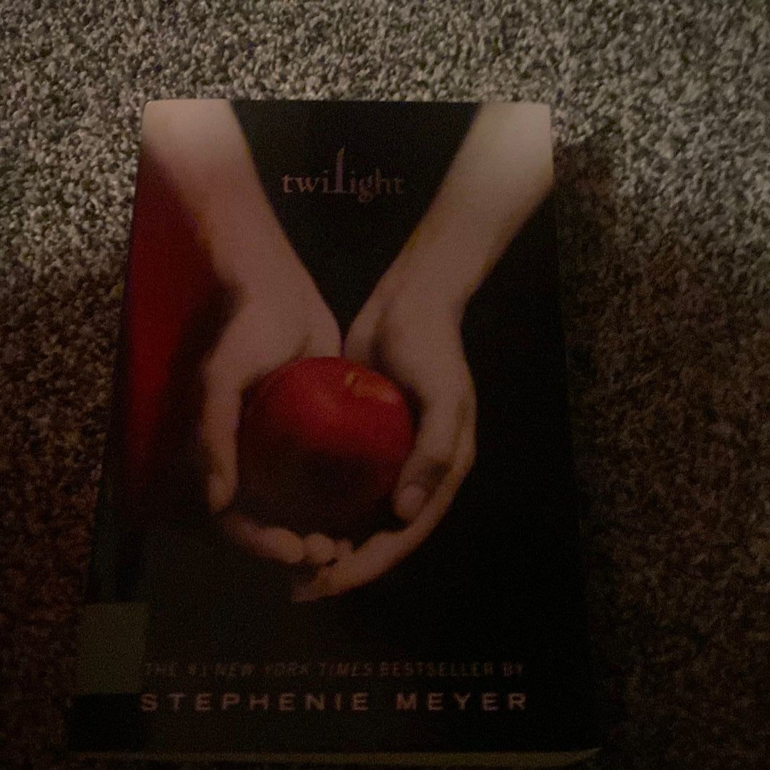Twilight by Stephanie Meyer, Paperback | Pangobooks