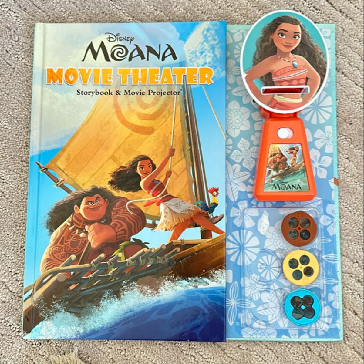 Disney Moana: Movie Theater Storybook and Movie Projector by Disney