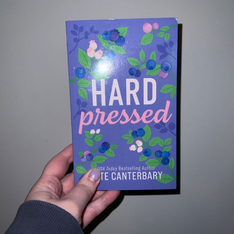 hard pressed by kate canterbary, Paperback | Pangobooks