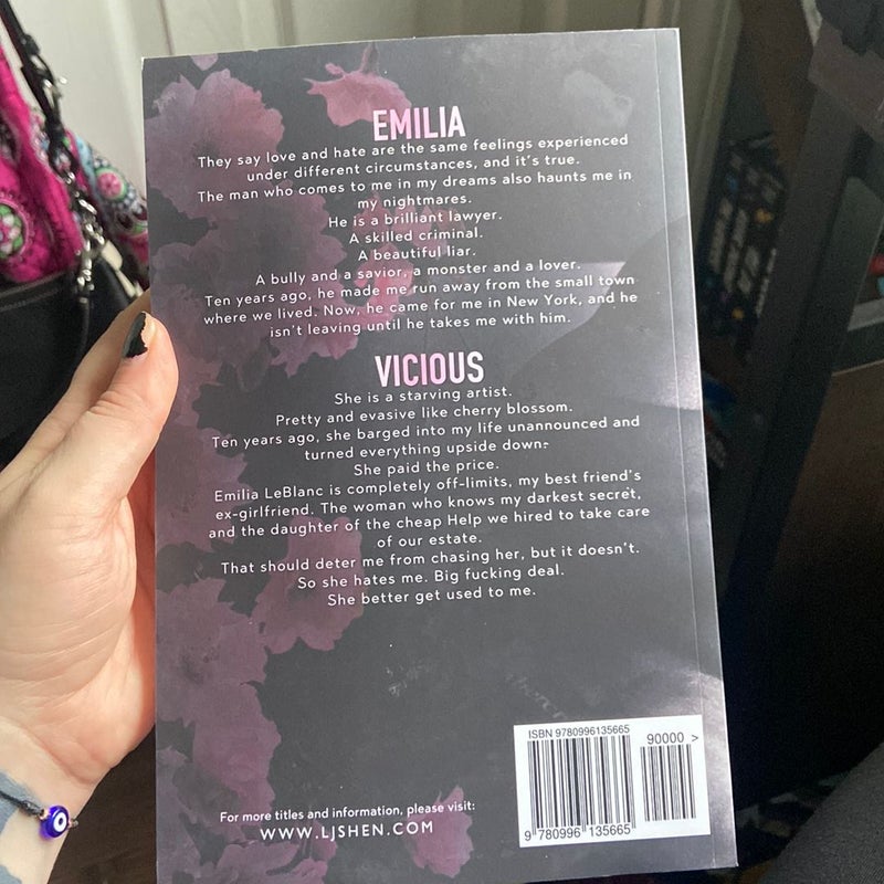 Vicious by L. J. Shen, Paperback | Pangobooks