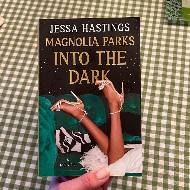 Magnolia Parks: into the Dark by Jessa Hastings, Paperback | Pangobooks