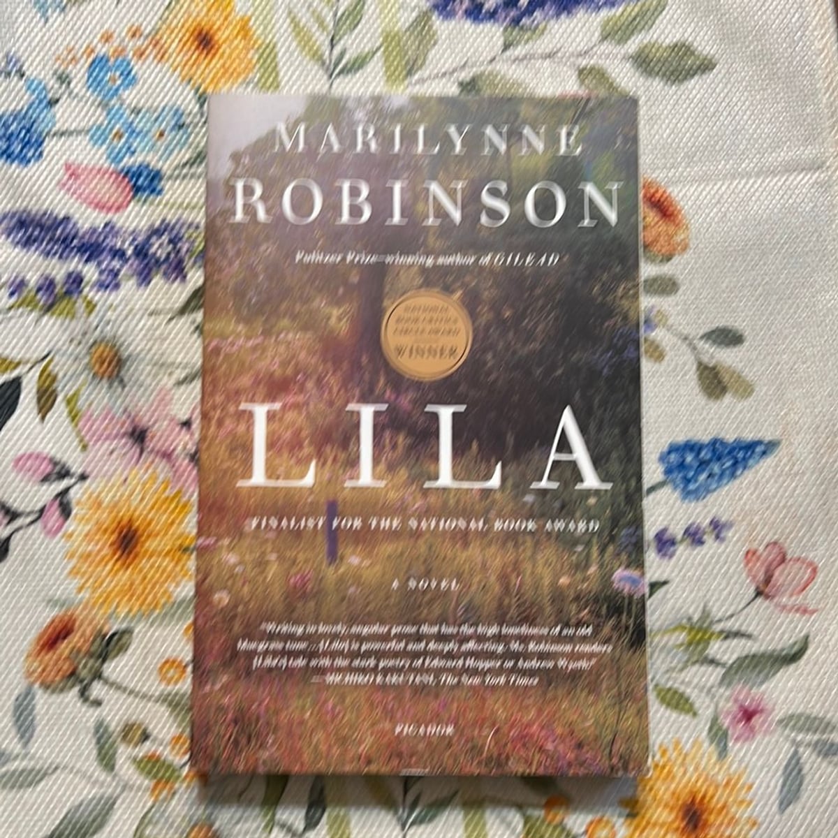 Lila by Marilynne Robinson, Paperback | Pangobooks