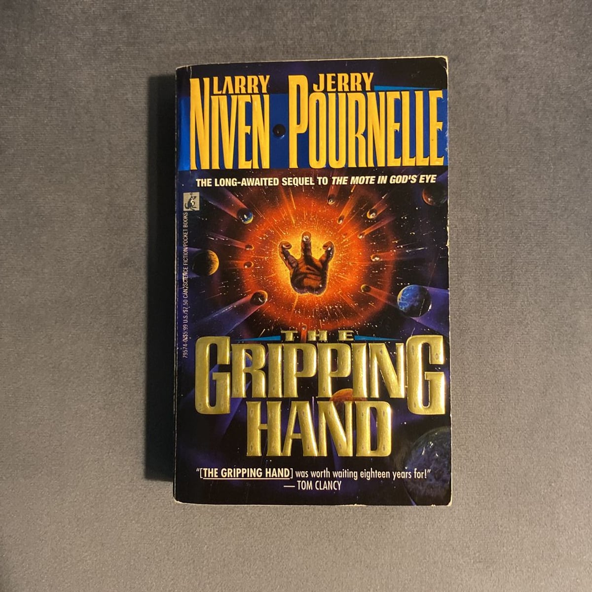 The Gripping Hand by Larry Niven, Paperback | Pangobooks