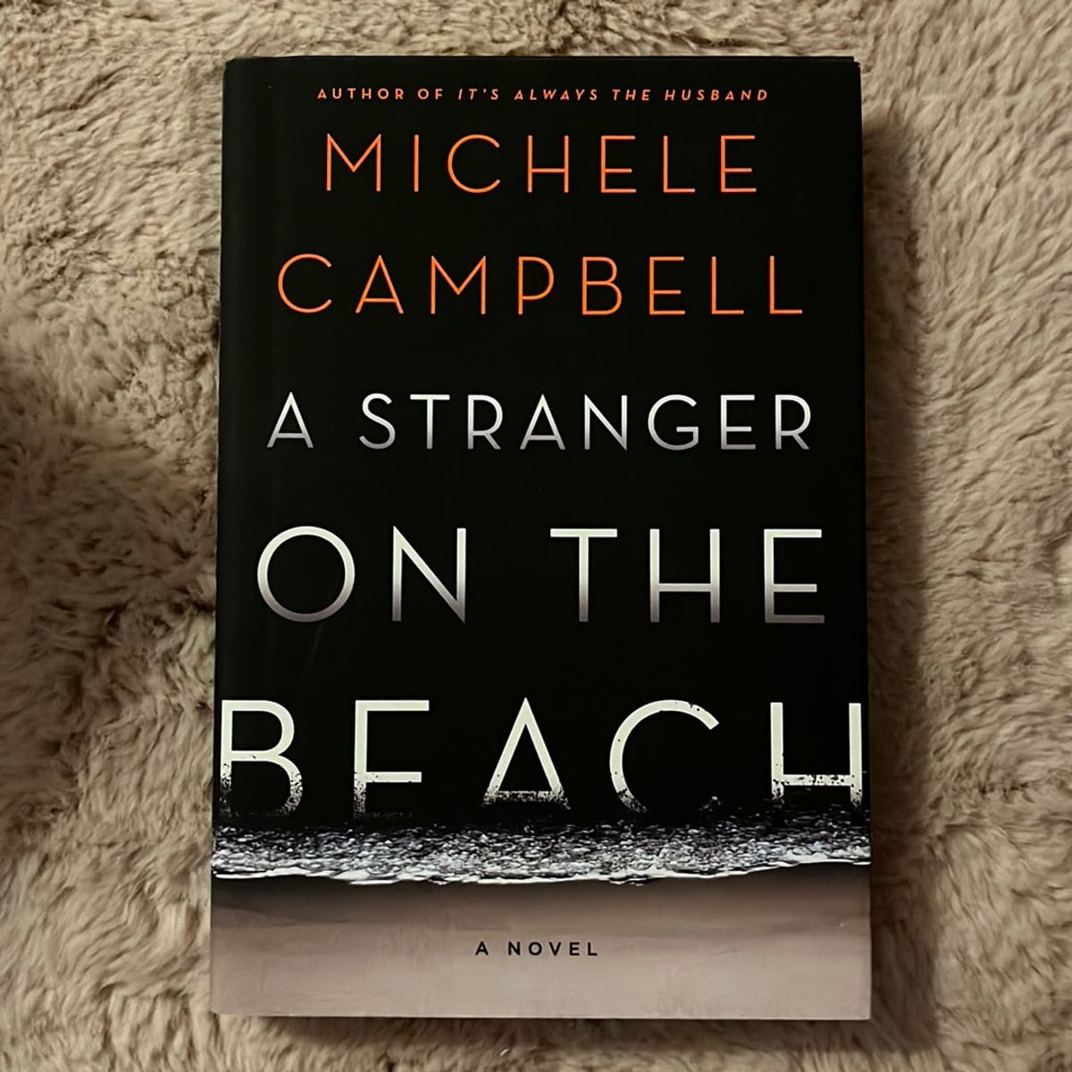 A Stranger on the Beach by Michele Campbell, Hardcover | Pangobooks