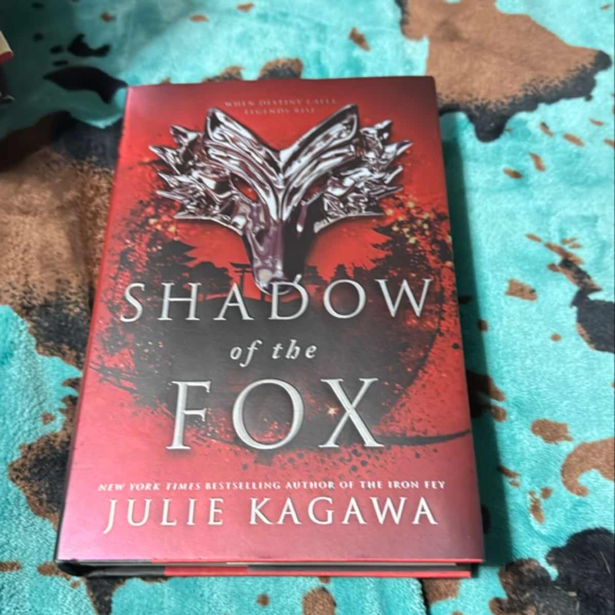Shadow of the Fox (signed) by Julie Kagawa, Hardcover | Pangobooks