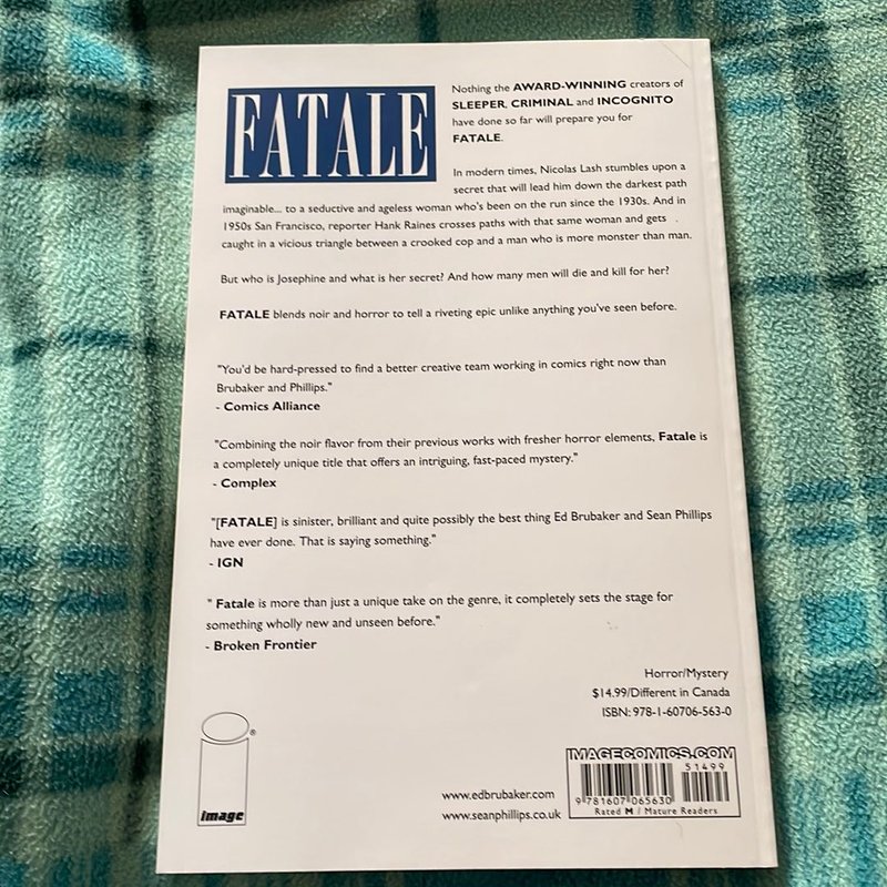 Fatale by Sean Phillips, Paperback | Pangobooks