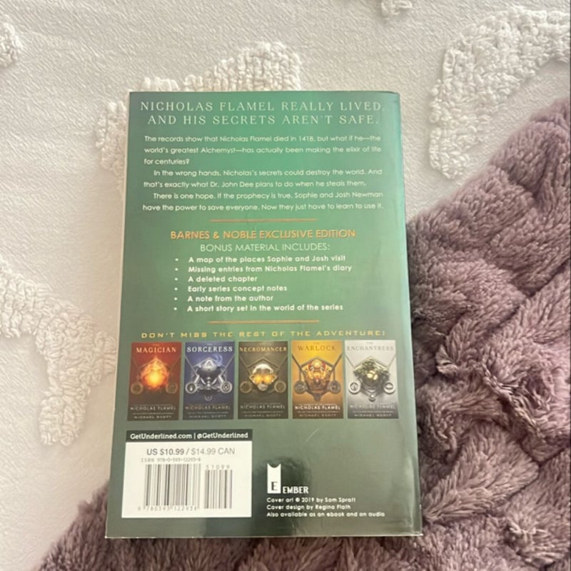 The Alchemyst by Michael Scott, Paperback | Pangobooks