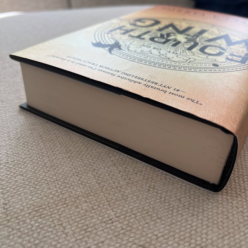 Fourth Wing by Rebecca Yarros, Hardcover | Pangobooks