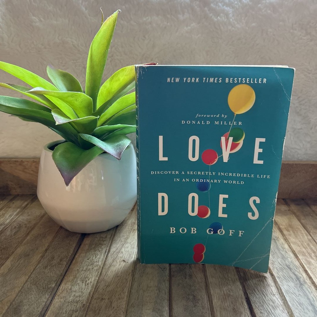 Love Does by Bob Goff, Paperback | Pangobooks