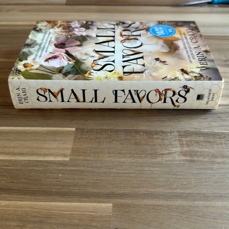 Small Favors by Erin A. Craig, Hardcover | Pangobooks