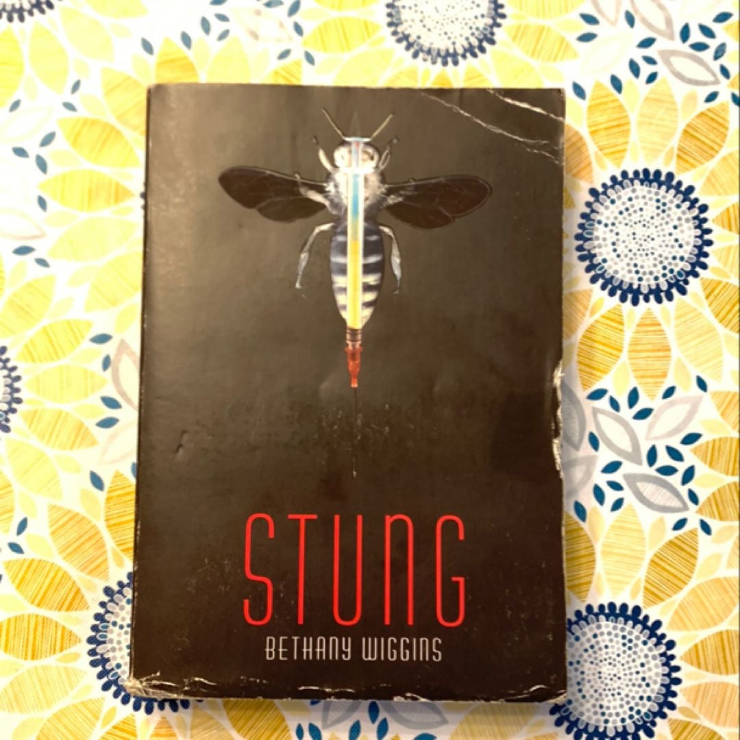 Stung by Bethany Wiggins, Paperback | Pangobooks