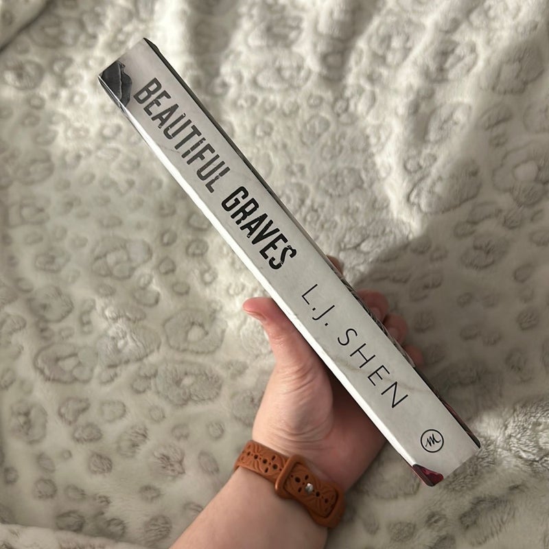 Beautiful Graves by L. J. Shen, Paperback | Pangobooks