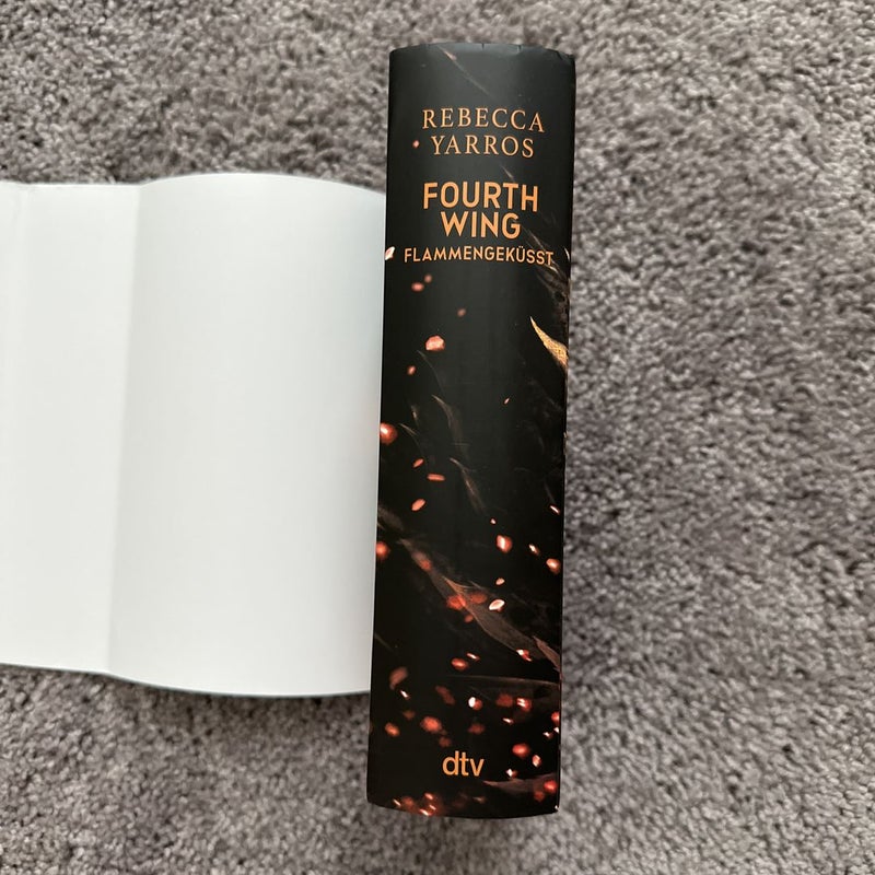Fourth Wing German 1st Edition with stenciled edges by Rebecca Yarros, Hardcover | Pangobooks