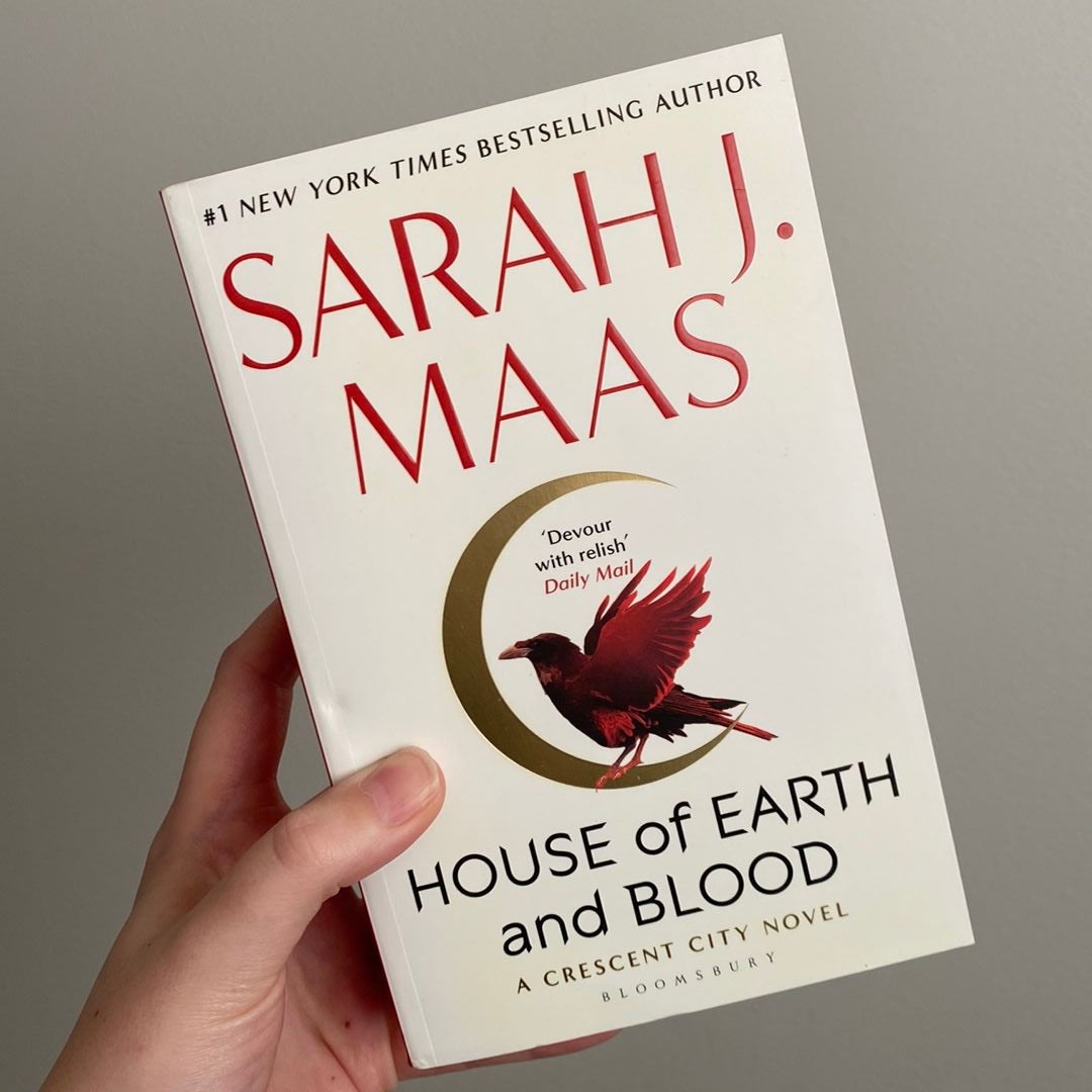 House of Earth and Blood by Sarah J. Maas, Paperback | Pangobooks