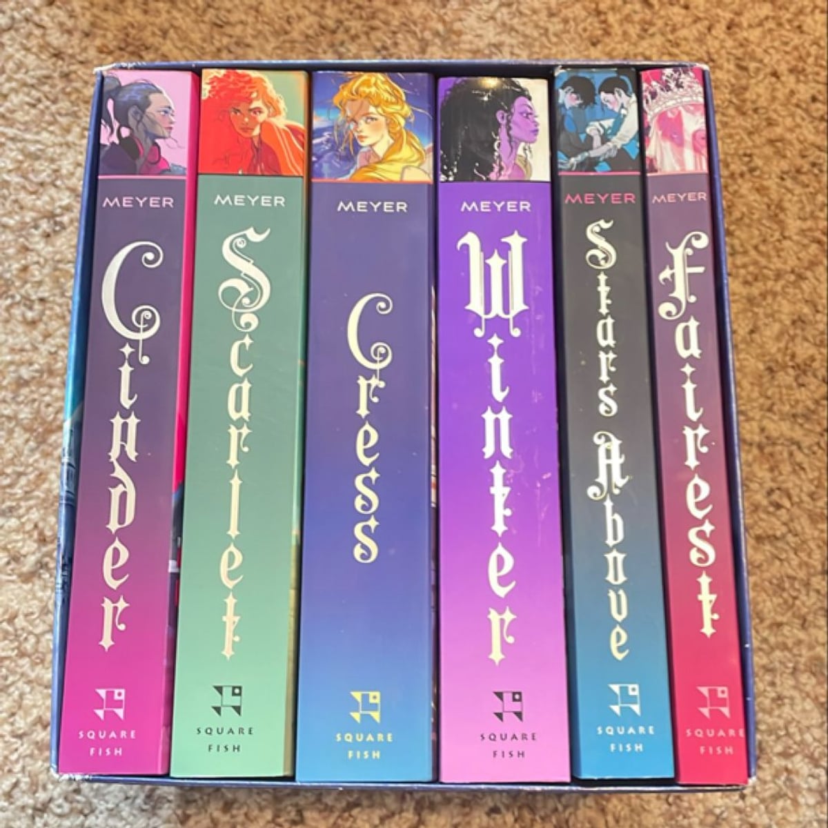 The Lunar Chronicles Boxed Set: Cinder, Scarlet, Cress, Fairest, Stars ...