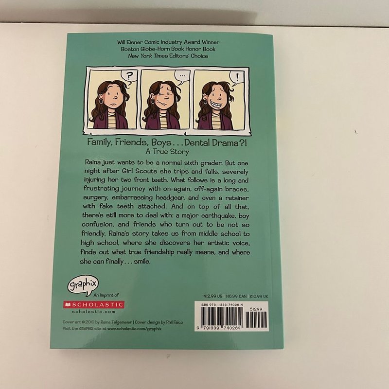 Smile by Raina Telgemeier, Paperback | Pangobooks