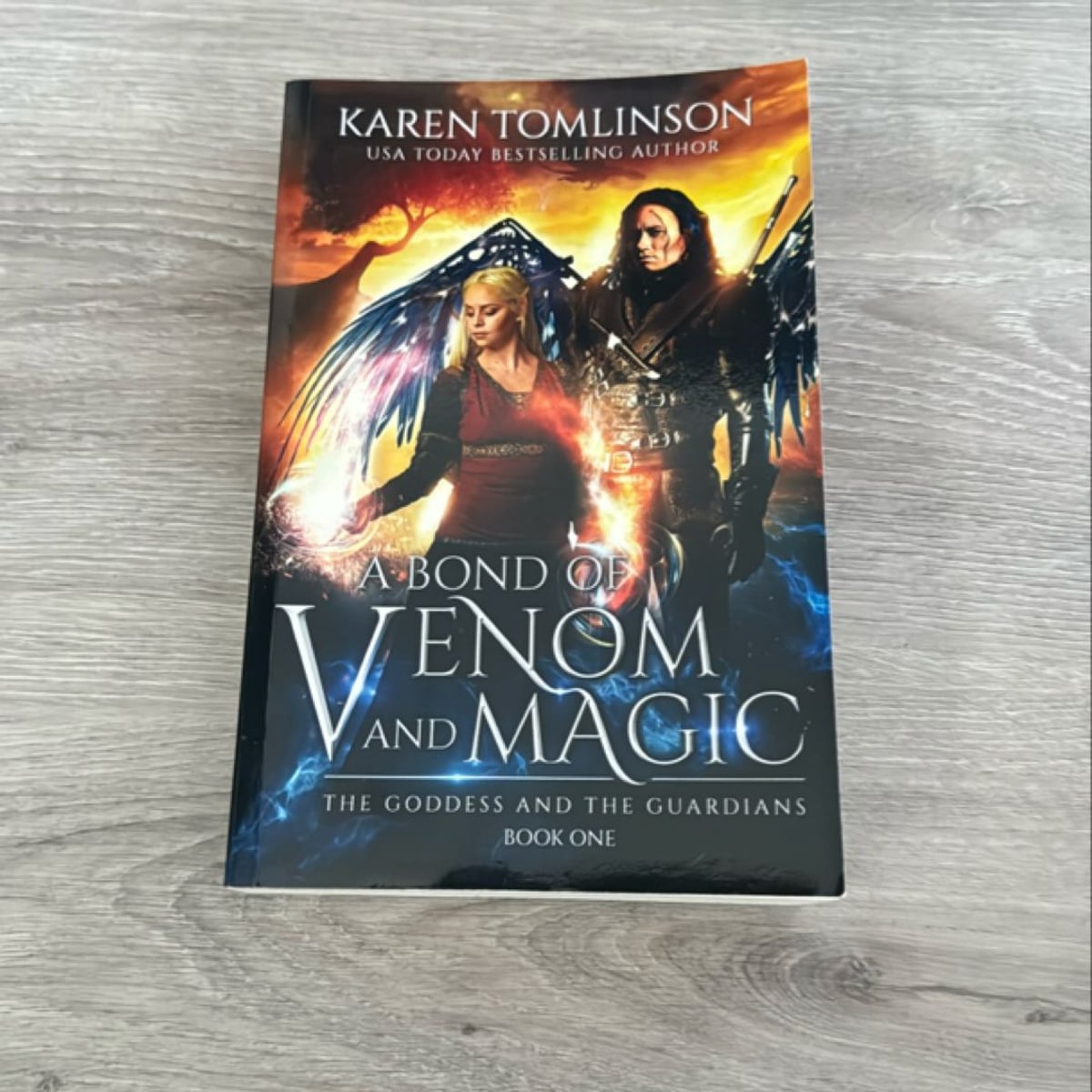 A Bond of Venom and Magic by Karen Tomlinson