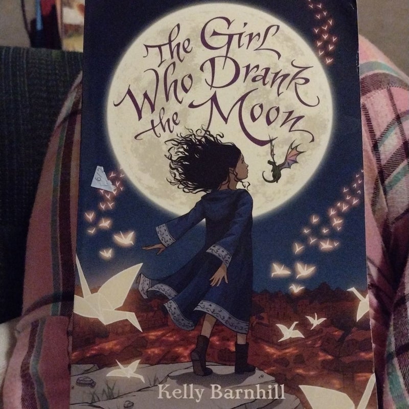 The Girl Who Drank the Moon by Kelly Barnhill, Paperback | Pangobooks