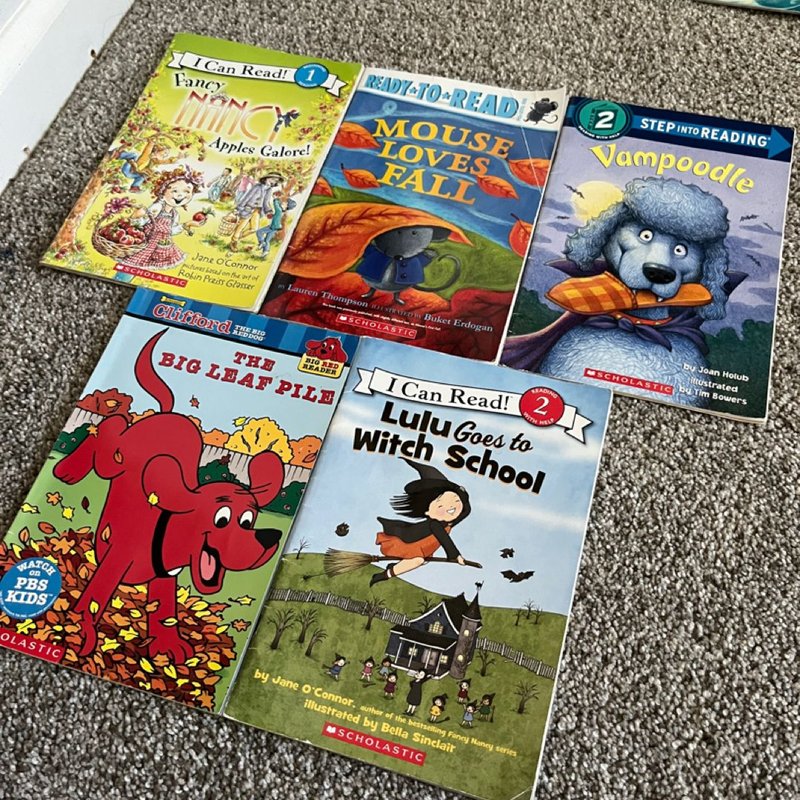 Clifford The Big Leaf Pile by , Paperback | Pangobooks