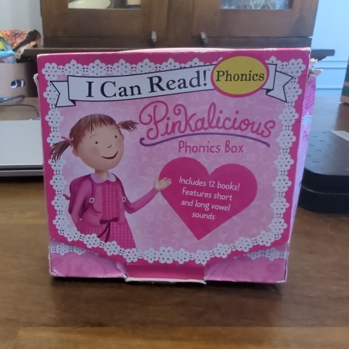 Pinkalicious 12-Book Phonics Fun! by Victoria Kann