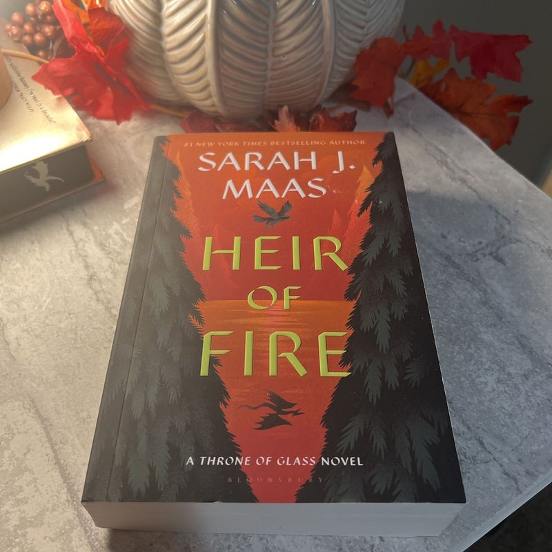 Heir of Fire by Sarah J. Maas, Paperback | Pangobooks