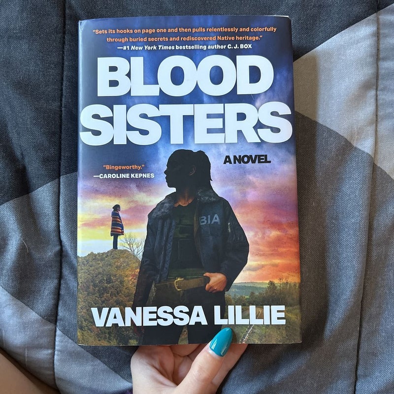 Blood Sisters by Vanessa Lillie, Hardcover | Pangobooks