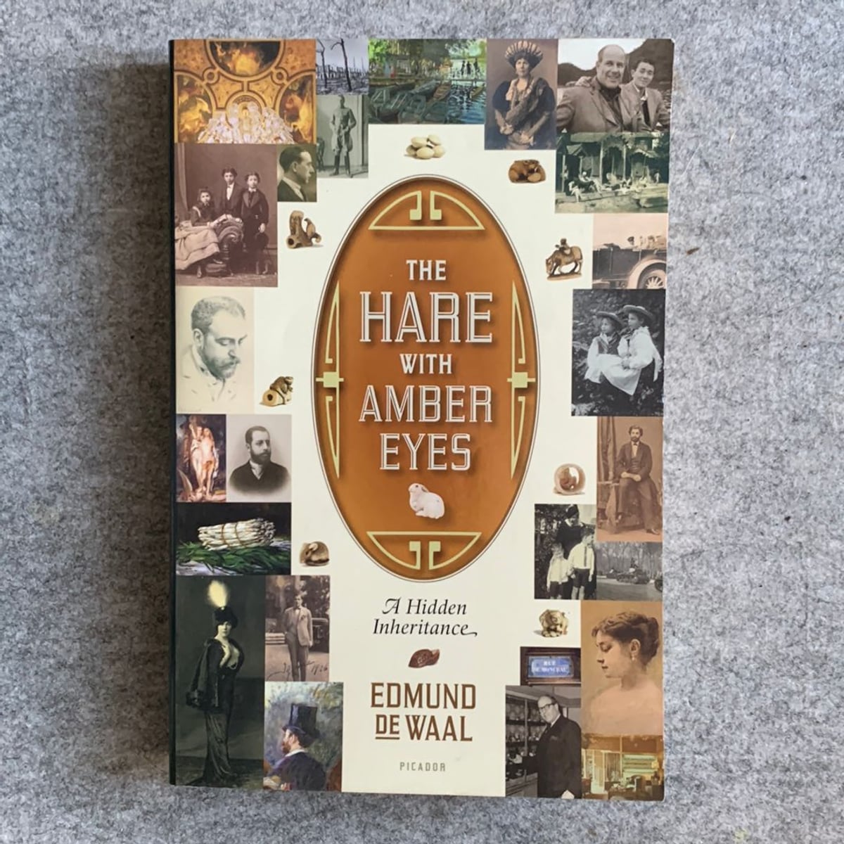 The Hare with Amber Eyes by Edmund De Waal, Paperback | Pangobooks