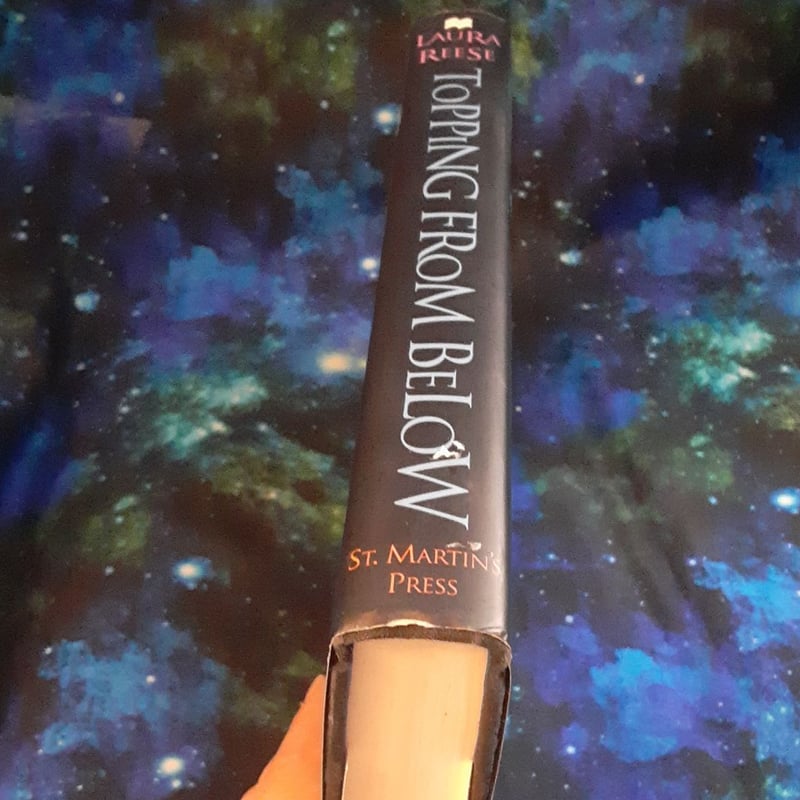 Topping from Below by Laura Reese, Hardcover | Pangobooks
