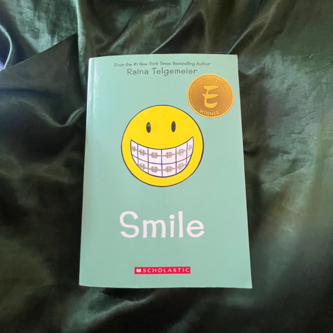Smile by Raina Telgemeier, Paperback | Pangobooks