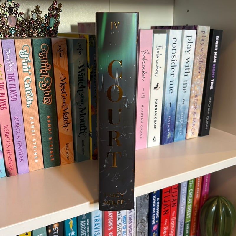 Court by Tracy Wolff , Paperback | Pangobooks