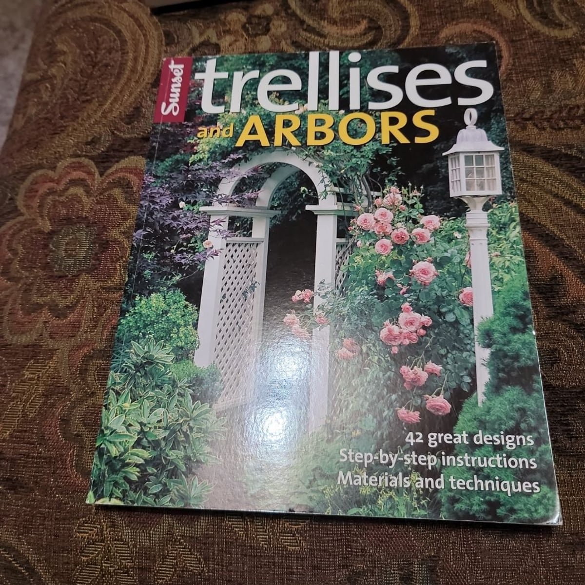 Trellis And Arbors by Sunset Books, Paperback | Pangobooks