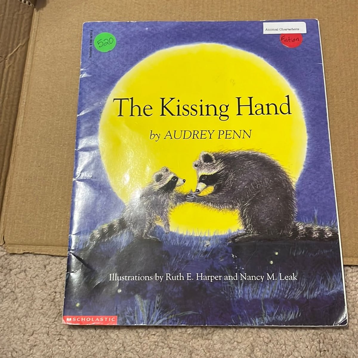 The Kissing Hand by Audrey Penn, Paperback | Pangobooks