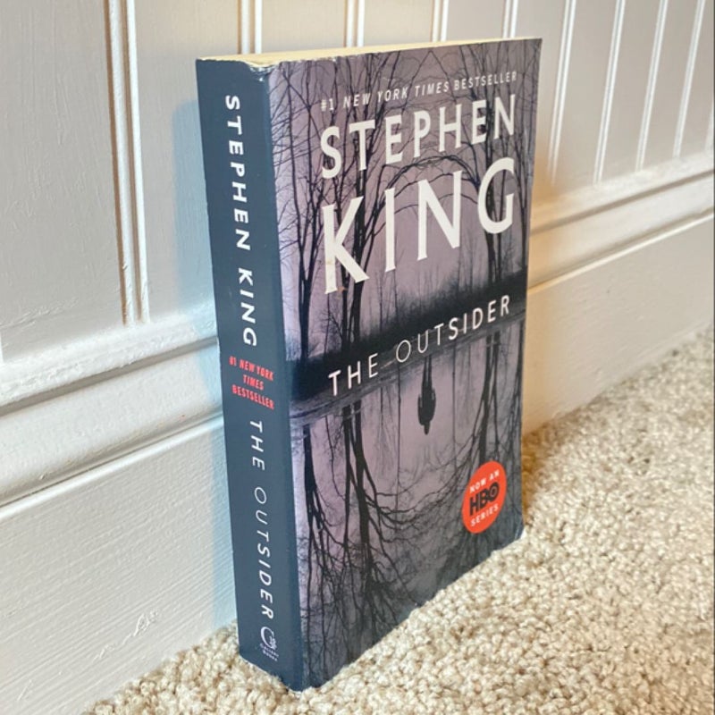 The Outsider by Stephen King, Paperback | Pangobooks