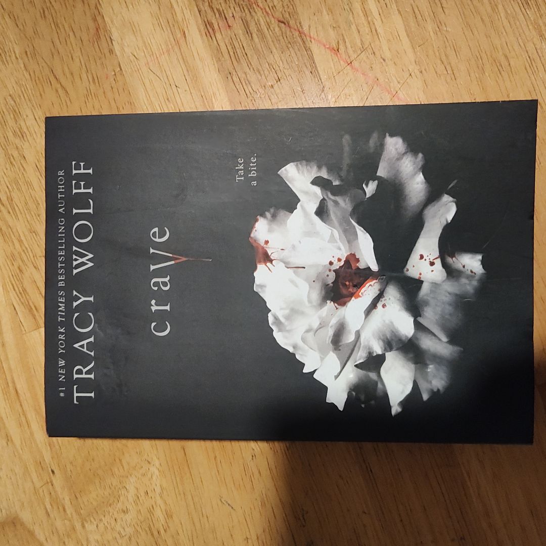 Crave by Tracy Wolff, Paperback | Pangobooks