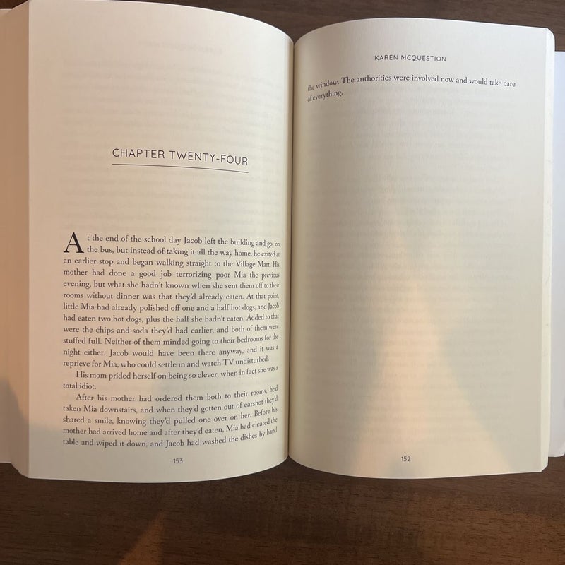 The Moonlight Child by Karen McQuestion, Paperback | Pangobooks