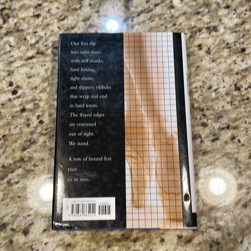 On Pointe by Lorie Ann Grover, Hardcover | Pangobooks