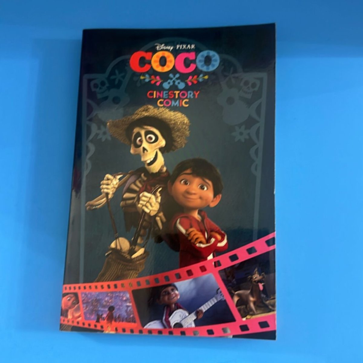Disney/Pixar Coco Cinestory Comic by Disney/Pixar